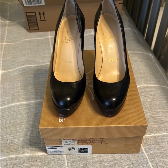 Christian Louboutin | Shoes | Christian Louboutin Classic Black Pumps ...